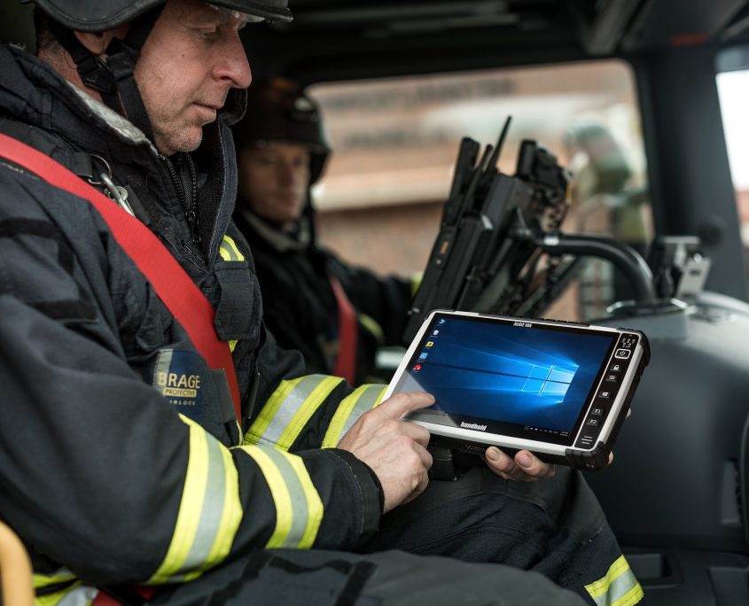 Handheld Algiz 10X-10-inch industrial tablet computer with Windows